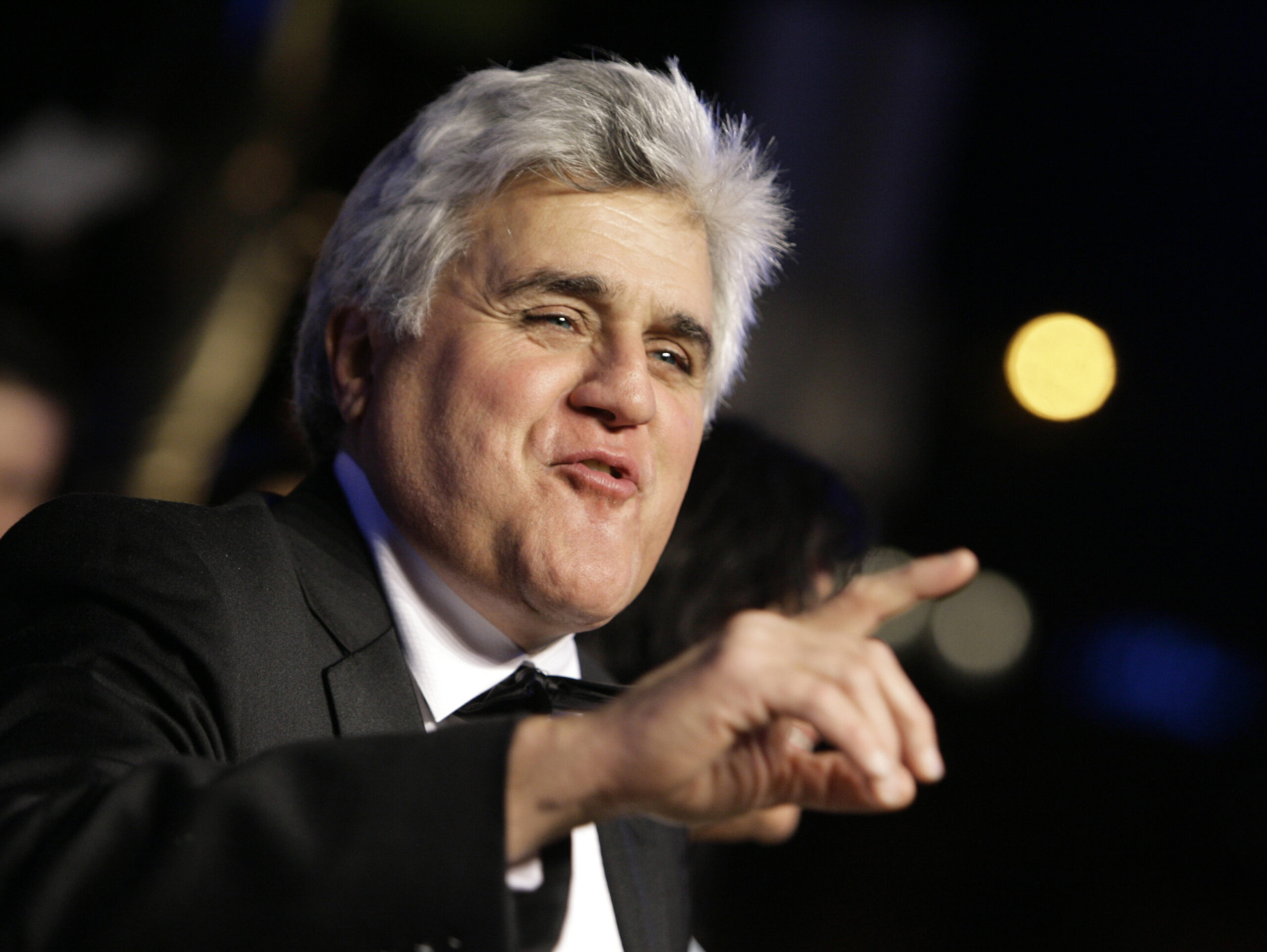 Jay Leno a acceptat reducerea salariului cu 5 mil. dolari pentru a ...