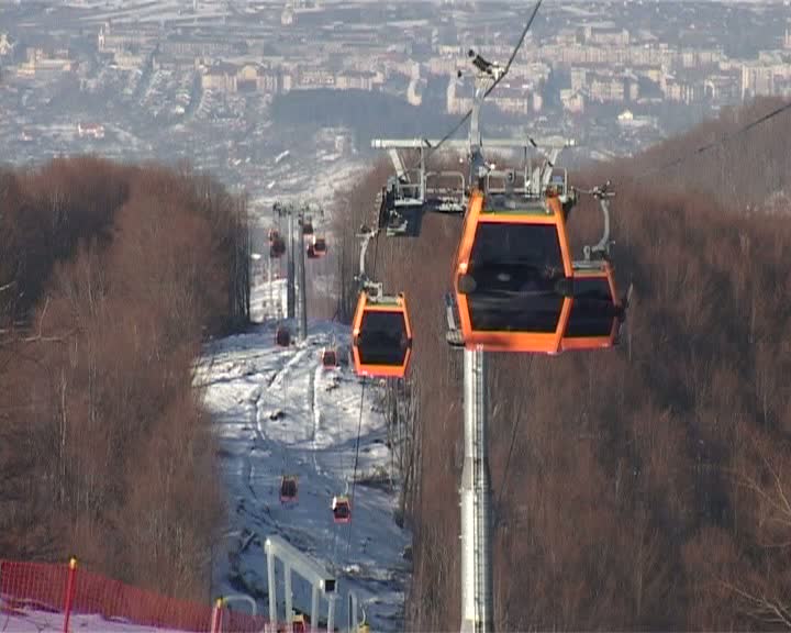 Telegondola din staţiunea Straja, inaugurată în urma unei investiţii de ...