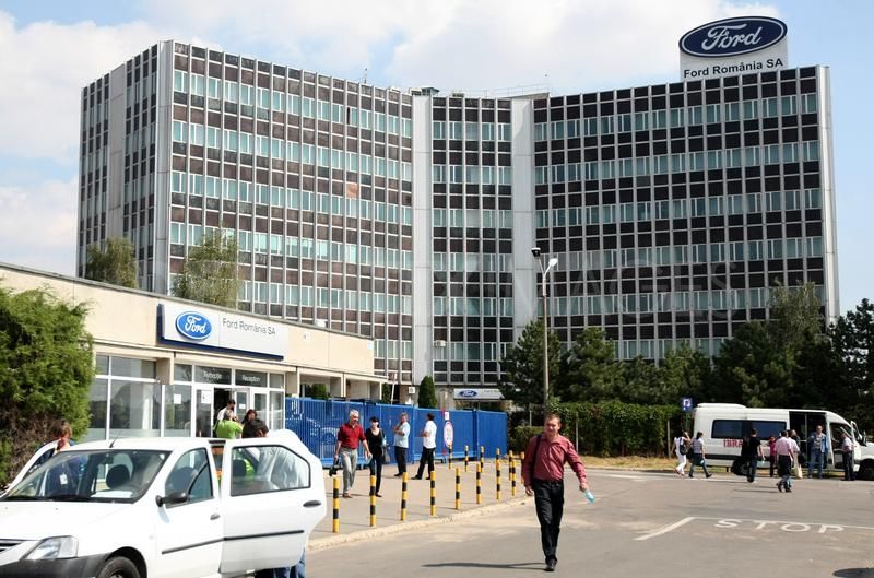 Ambasadorul SUA a vizitat fabrica Ford din Craiova - Economica.net