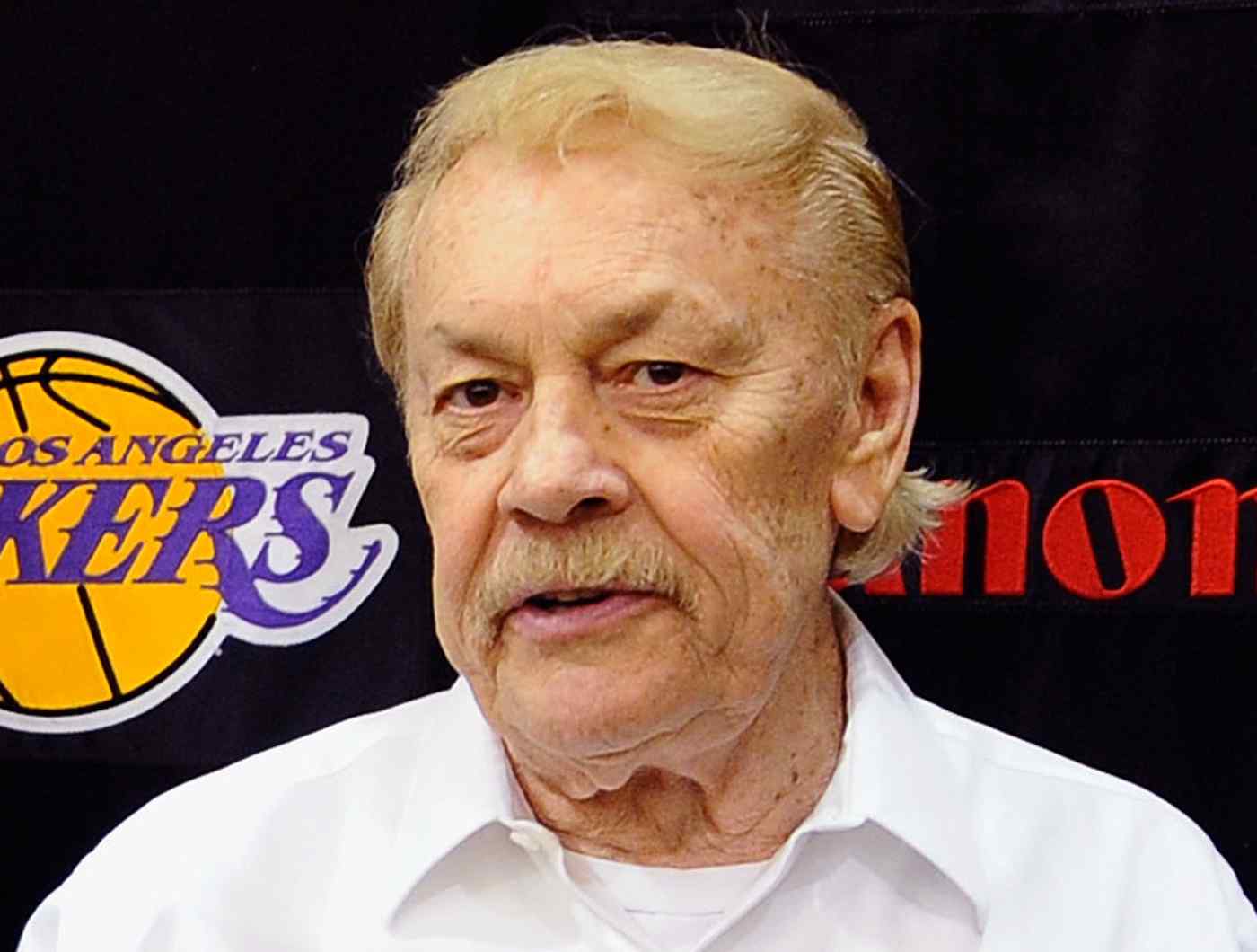 Proprietarul echipei de baschet Los Angeles Lakers a decedat ...