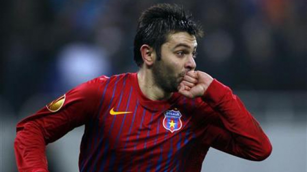 Raul Rusescu a semnat un contract pe cinci ani cu FC Sevilla ...