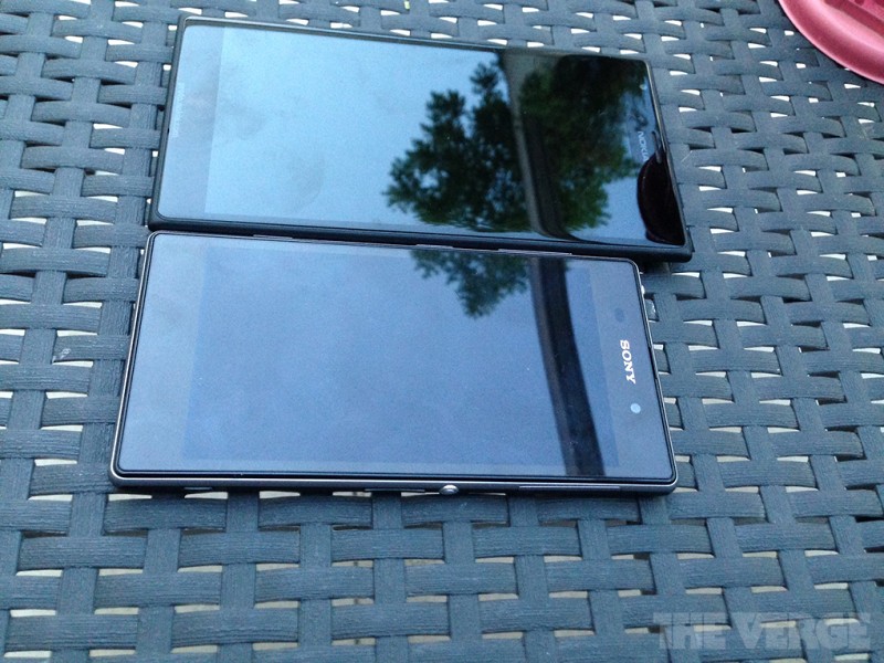 Noi imagini cu primul telefon FullHD al celor de la Nokia FOTO ...