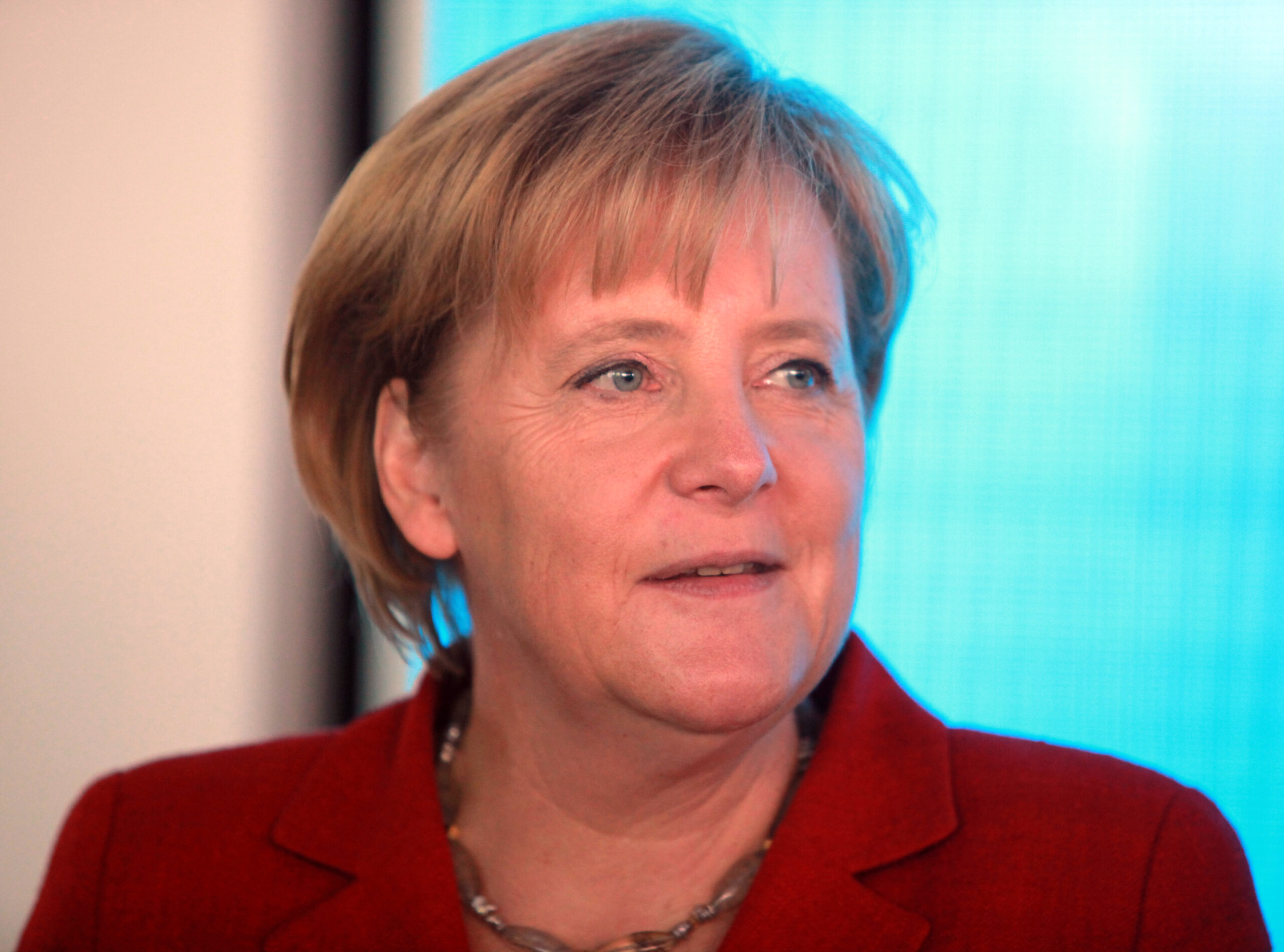 Angela Merkel ar fi fost spionată de NSA începând din 2002