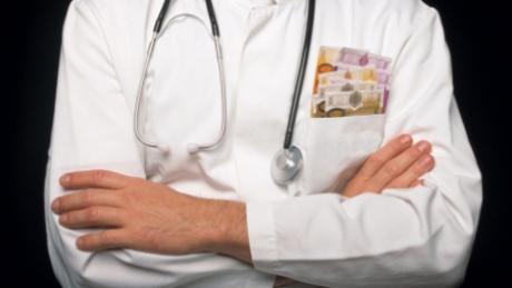 Aproape 84% din angajaţii din sistemul sanitar, de acord cu plata în ...