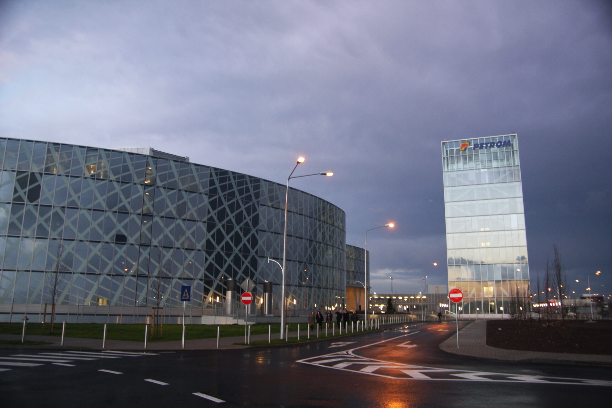 OMV Petrom: Investiţii de peste 130 milioane de euro în două staţii de ...