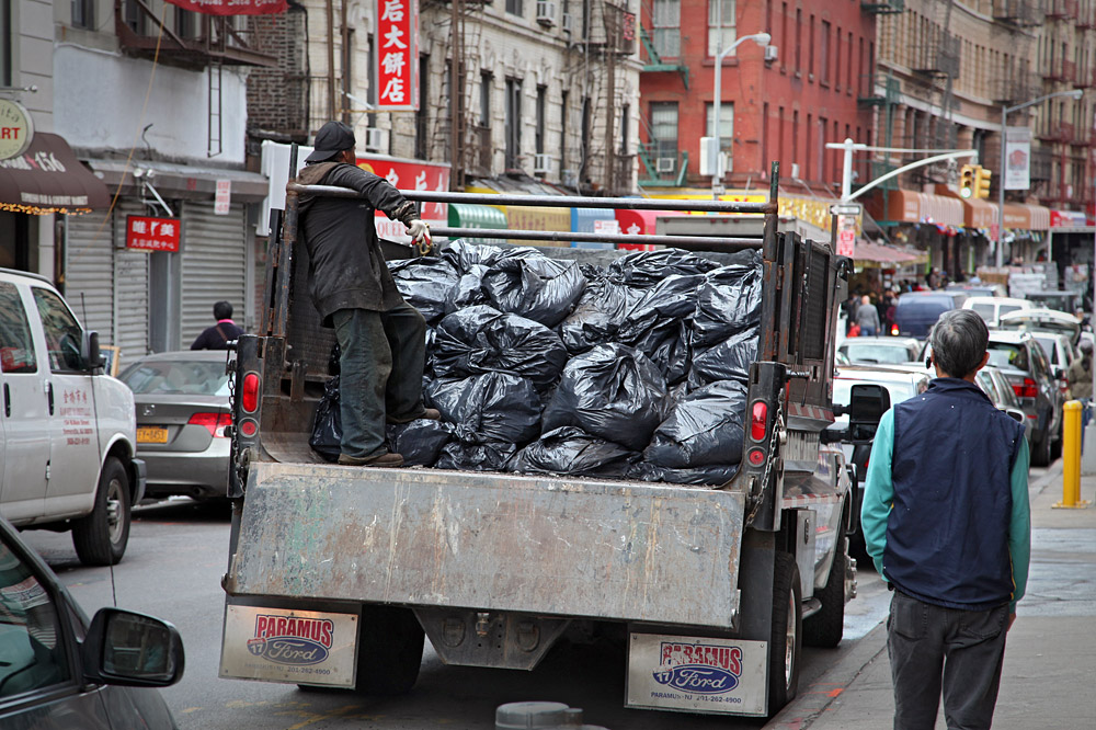 Gunoier, ocupaţie extrem de râvnită la New York - Economica.net