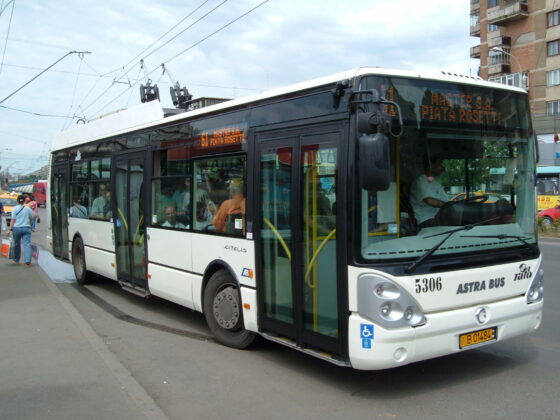 Troleibuzul românesc, în insolvenţă. Astra Bus Arad recarosează ...