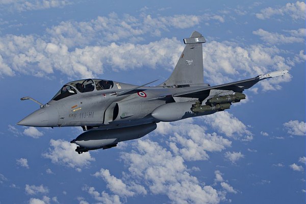Franţa şi Qatar au semnat contracte de 12 mld. euro: 12 avioane Rafale ...