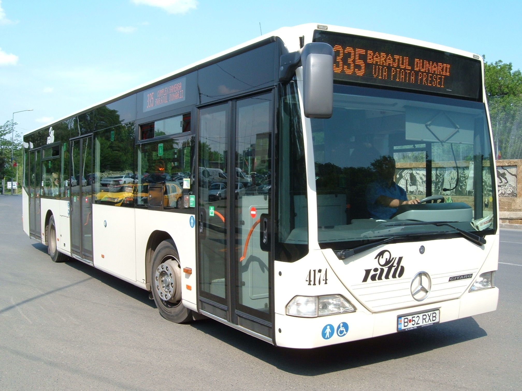 RATB îşi cumpără RCA pentru autobuze, tramvaie şi troleibuze cu 5,67 ...