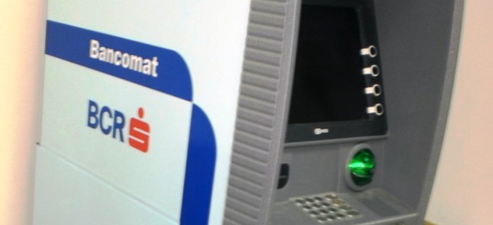 BCR elimină comisioanele de retragere de numerar şi interogare sold pentru cardurile de debit ...
