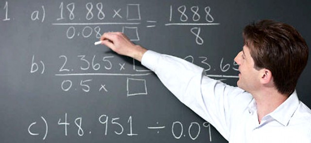 Profesorul din învăţământul preuniversitar de stat are calitatea de ...