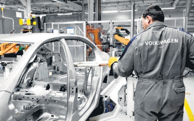 Volkswagen vrea să deschidă o fabrică de maşini în Europa de Est. Se ...