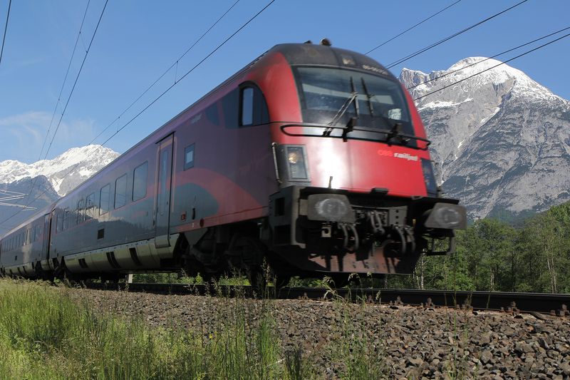Austriecii de la ÖBB intră pe piaţa de transport călători din Romania ...