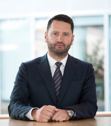 De ce sunt scumpi carburanţii în România. INTERVIU cu Radu Căprău ...