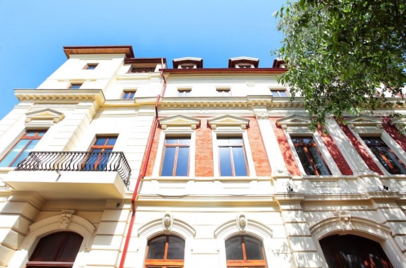 Artmark vinde la licitaţie vechiul liceu Tonitza şi speră să obţină ...