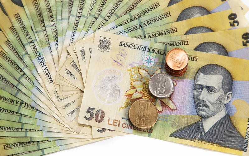 Surplusul de bani pe care băncile îl plasează doar în titluri de stat ...