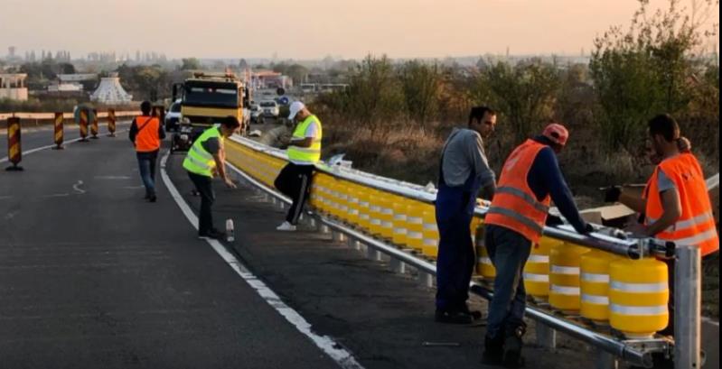 CNAIR: a început montarea parapetelor rutiere de tip rulouri pe DN7 ...