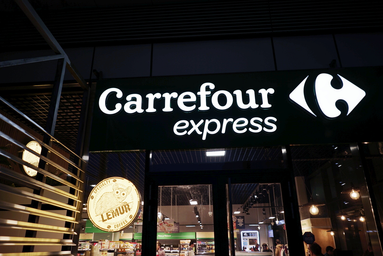 Carrefour testează piața cu un nou concept de supermarket-cafenea ...