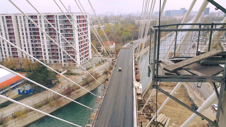 Pasajul Ciurel: A fost turnat primul strat de asfalt pe podul peste ...