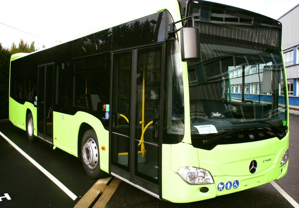 Primul autobuz hibrid Mercedes-Benz circulă în probe în București. STB ...