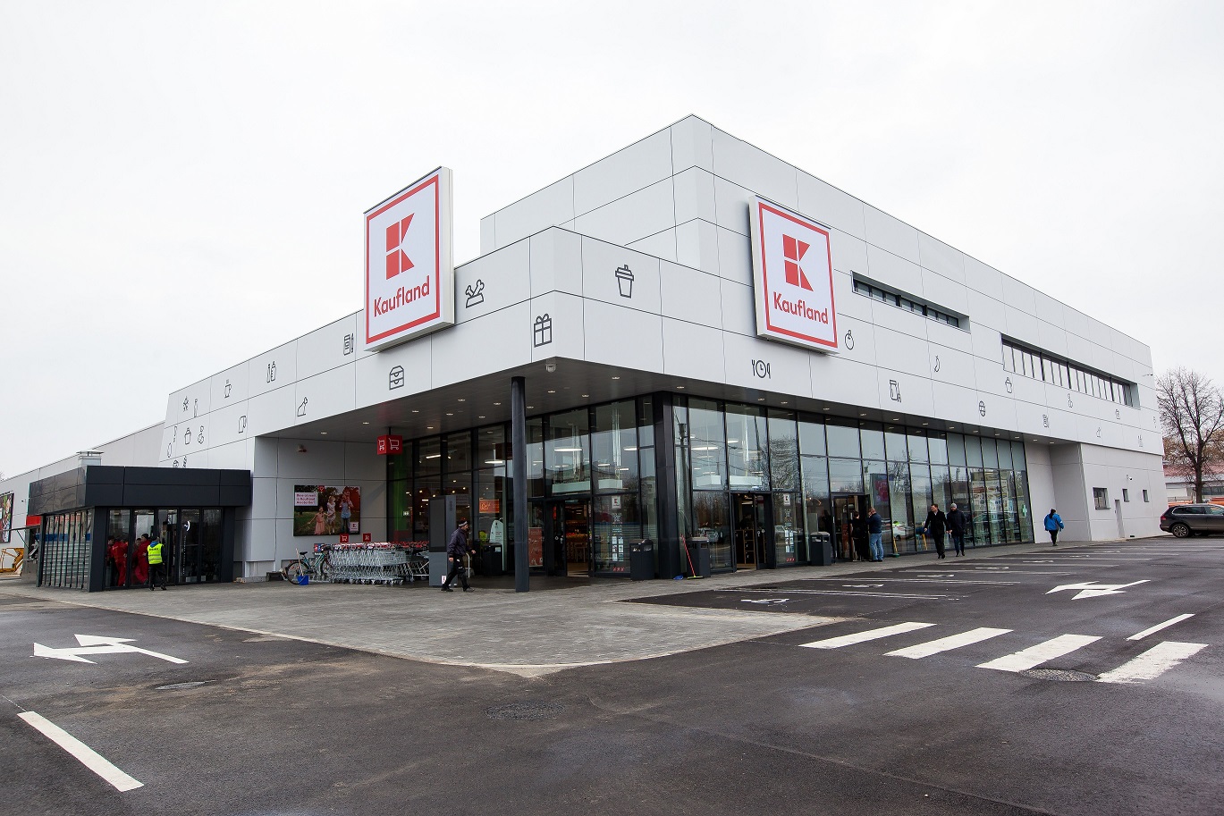 ANPC a controlat trei magazine Kaufland, Mega Image şi Carrefour din ...