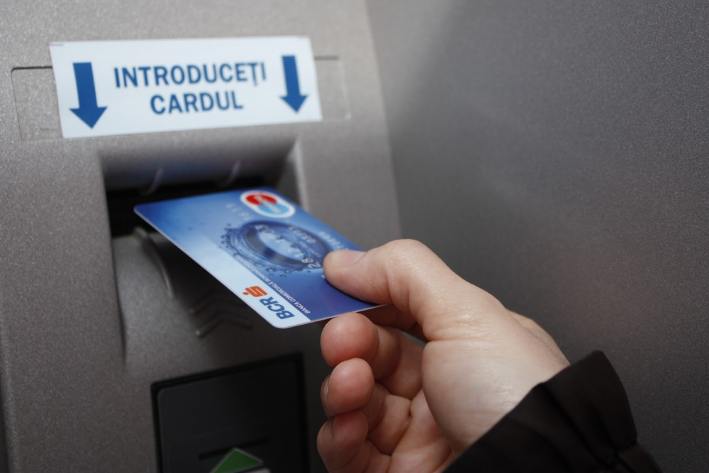 BCR opreşte sistemul de carduri, în noaptea de vineri spre sâmbătă ...
