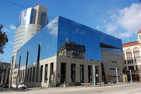 BCR a bătut palma pentru vânzarea fostului sediu Bancorex. Cumpărătorul ...