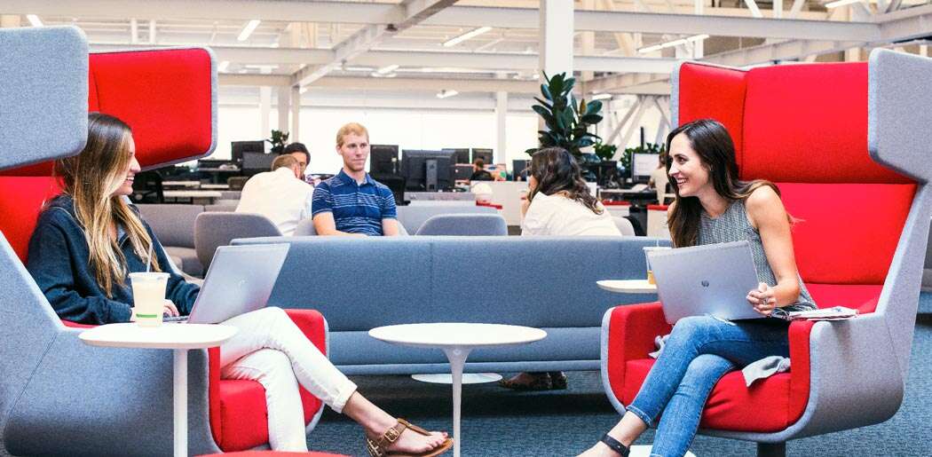 Tesla vine în România. Caută manager pentru magazin în București ...