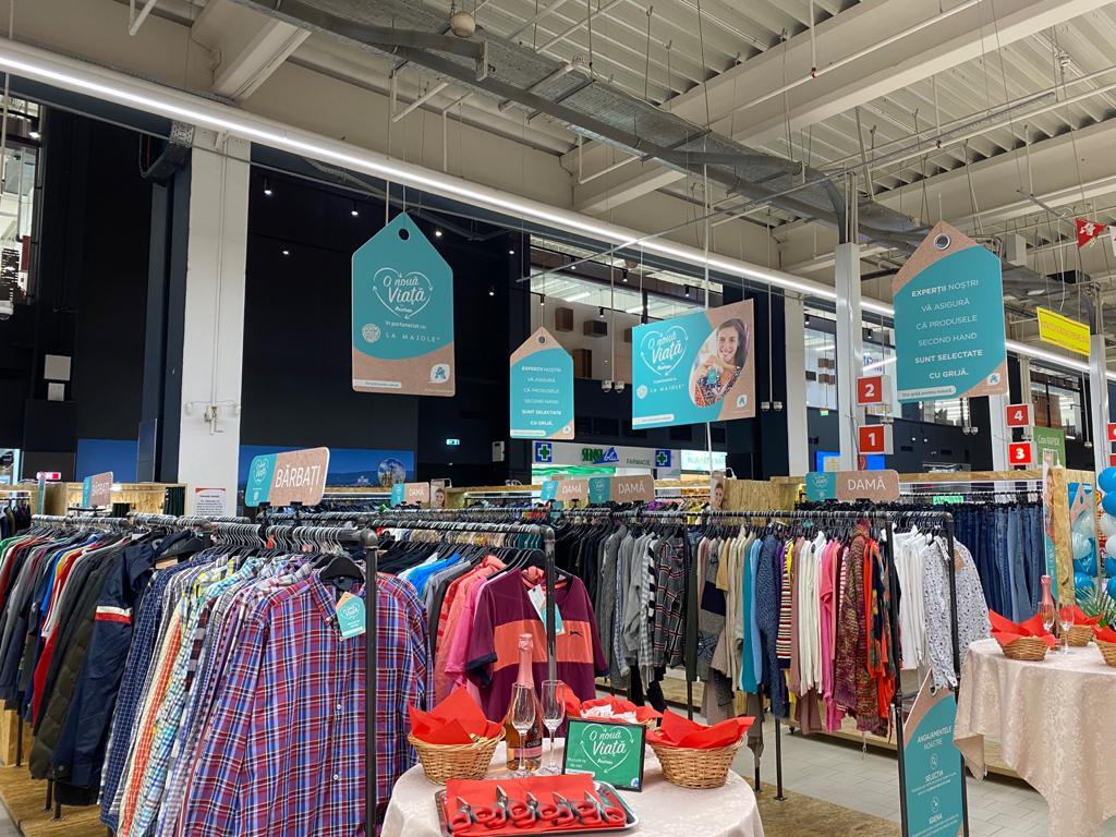 Auchan va vinde haine de brand second-hand, cu prețuri pornind de la 12 ...