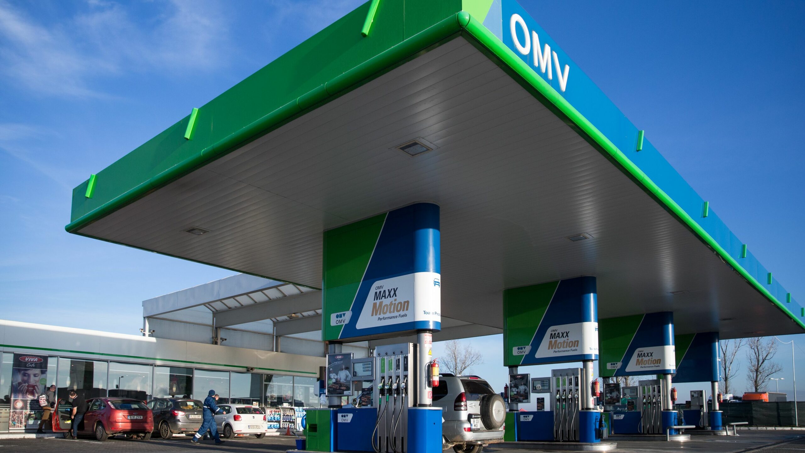 Ulei alimentar uzat, în stațiile OMV. Cine aduce doi litri primește o cafea