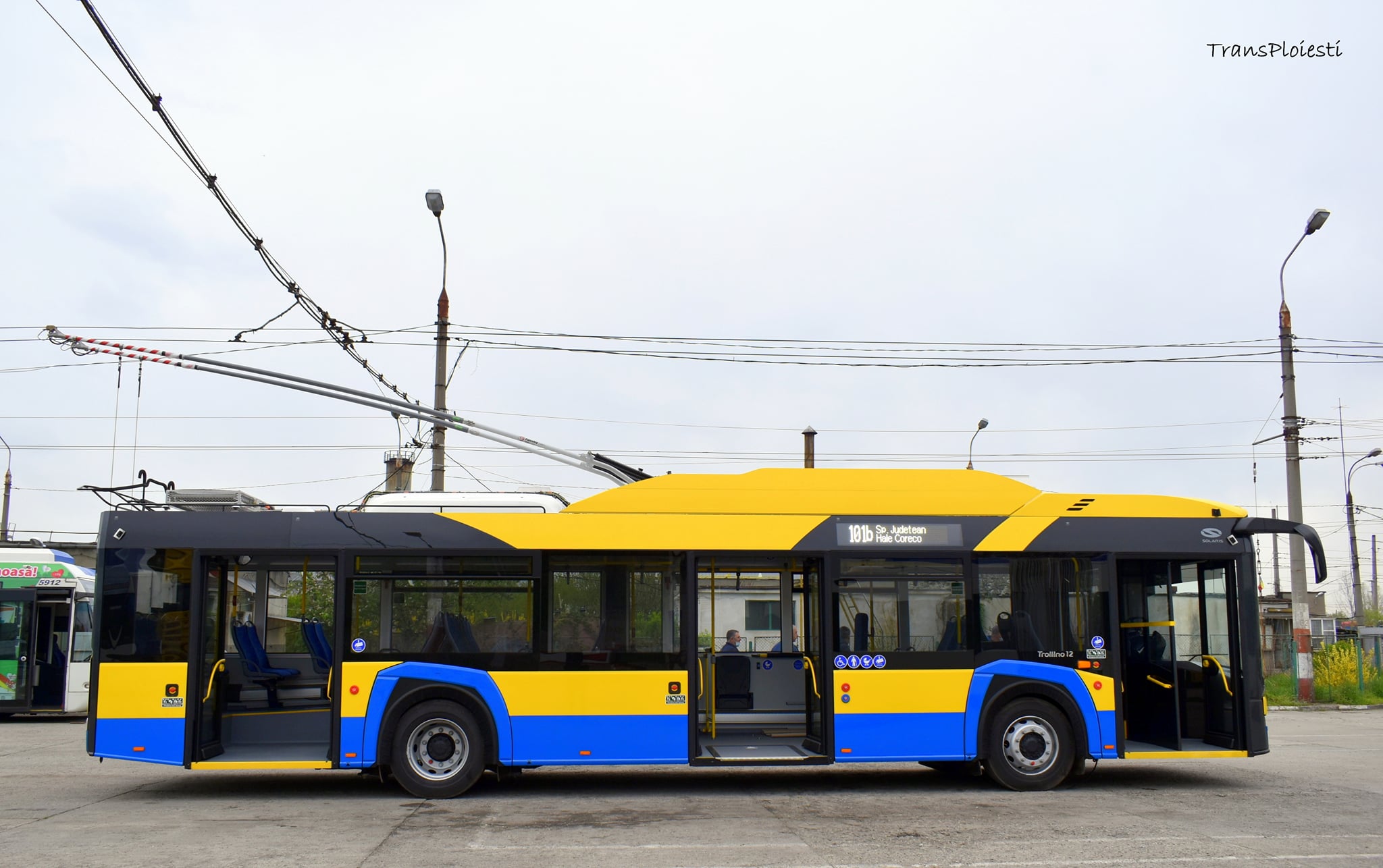 Primul troleibuz nou a ajuns la Ploiești. Celelalte 19 ar putea fi ...