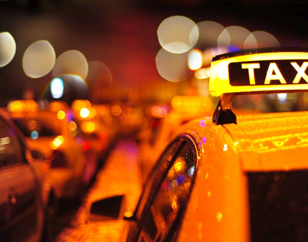 Taximetriștii acuză lipsa stațiilor de încărcare pentru mașini ...