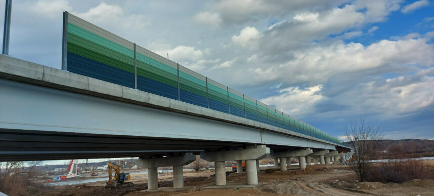 "Autostrada Ford": UMB a început să monteze panouri fonoabsorbante la podul peste Olt FOTO ...