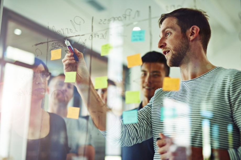 Accenture organizează un hackathon de 36 de ore, care își propune ...