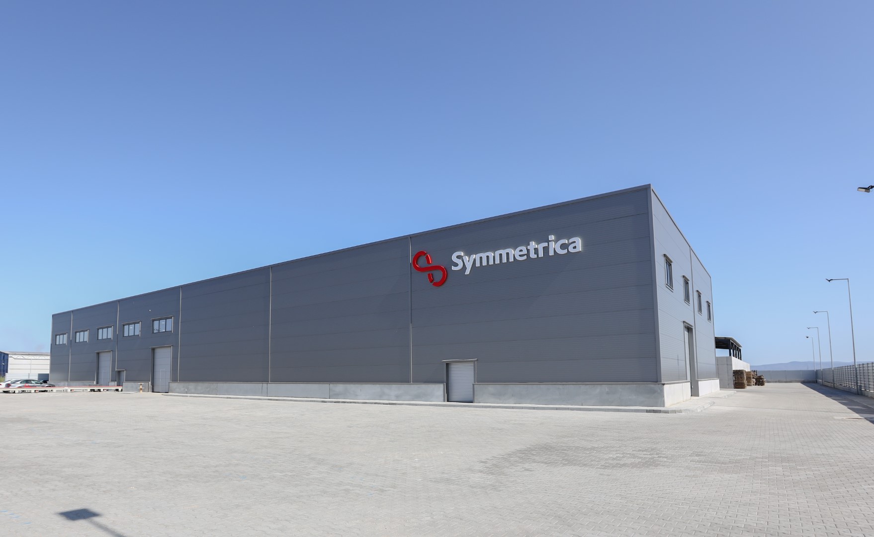 Symmetrica finalizează investiții de 3,5 milioane de euro și ajunge la ...