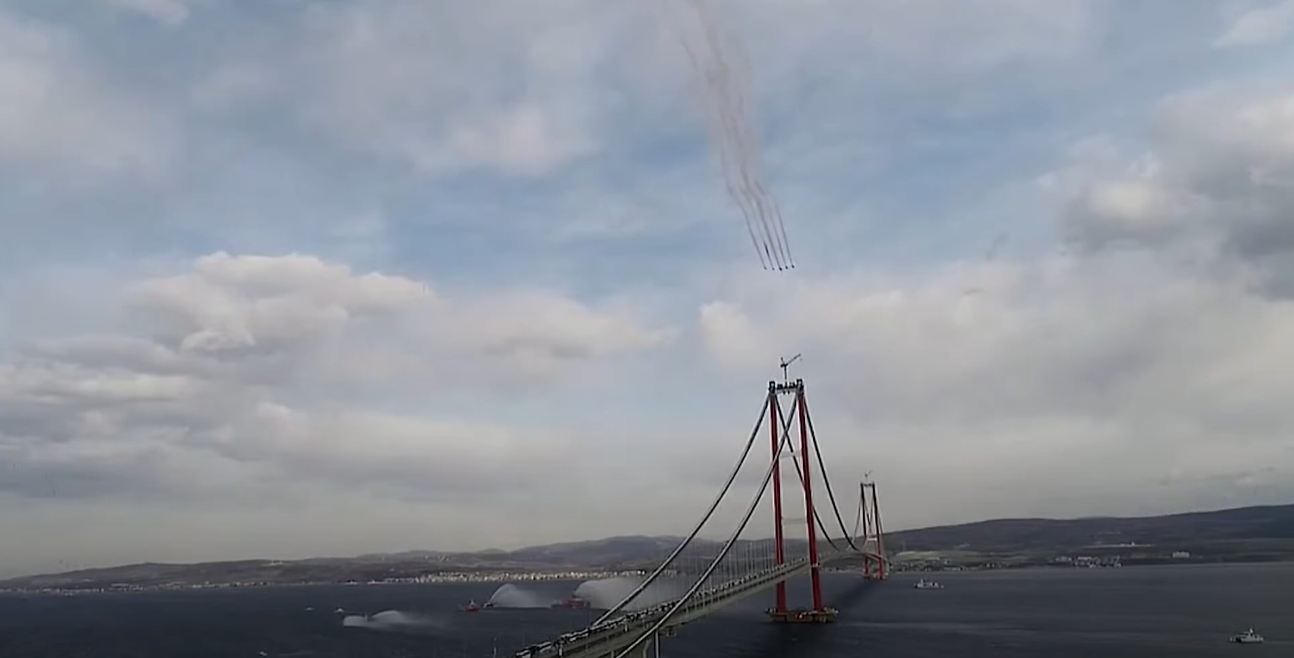 Turcia a inaugurat vineri cel mai lung pod suspendat din lume, peste ...