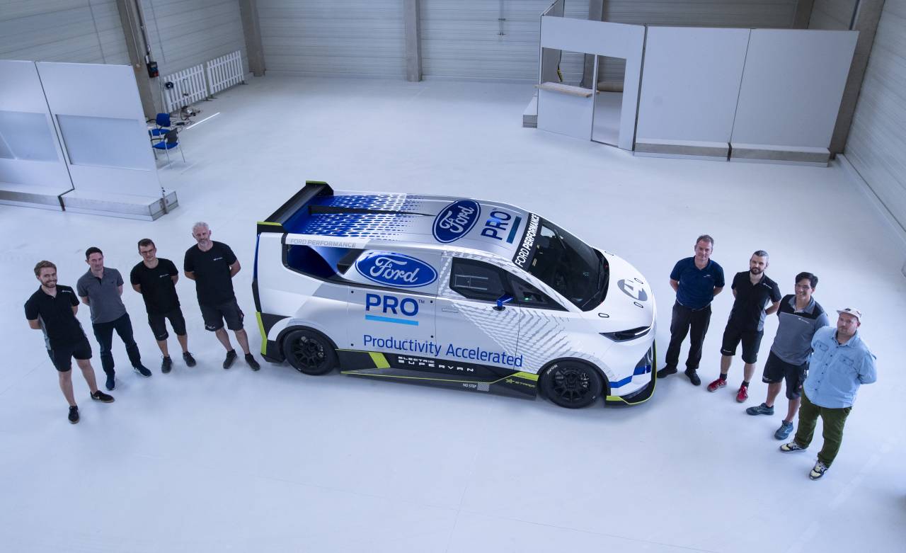 Ford Pro Electric SuperVan, prezentat la Goodwood Festival of Speed ...