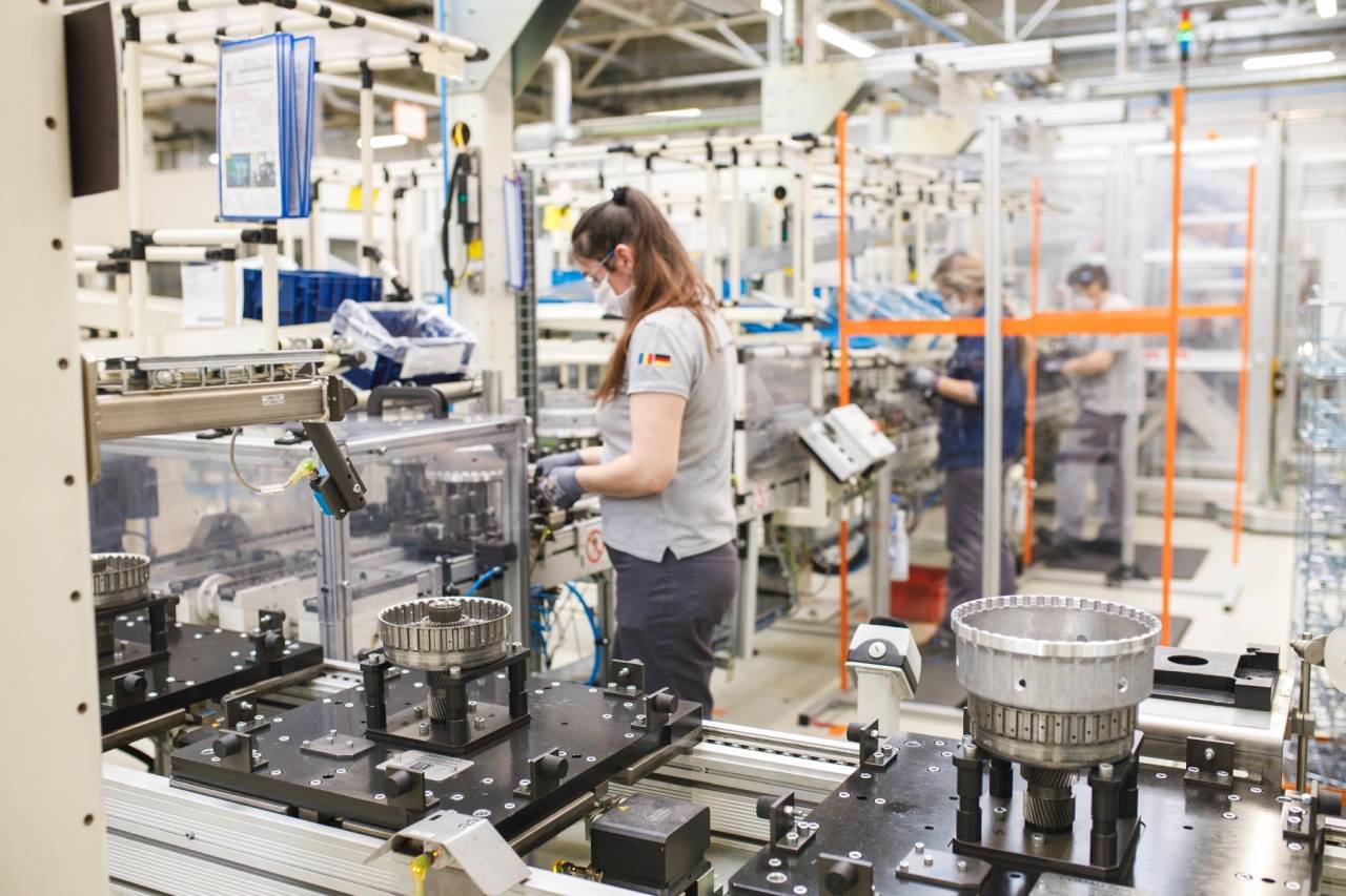 Uzina Mercedes de la Sebeş va construi motoare destinate vehiculelor ...