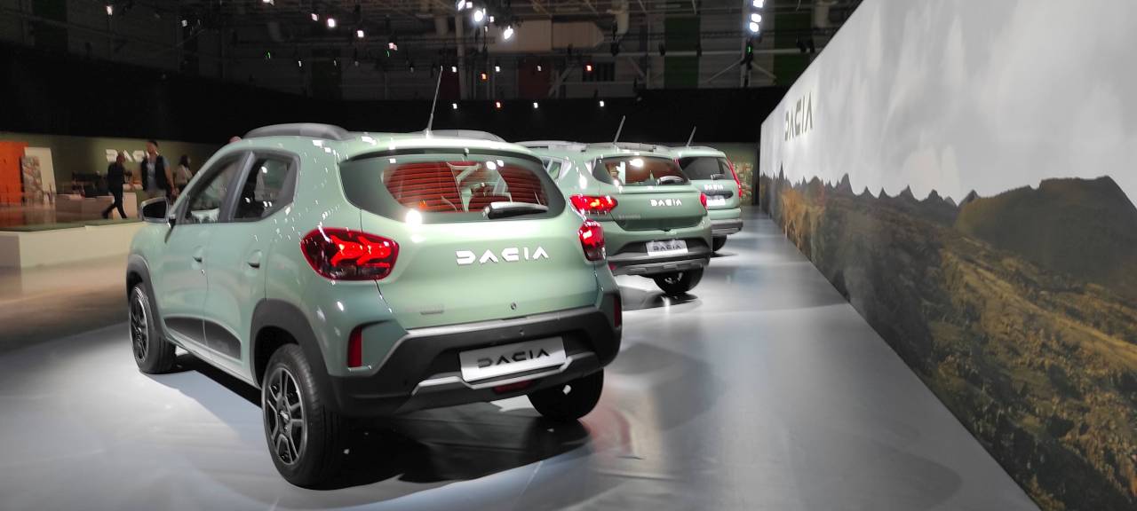 Mașinile Dacia cu noua imagine de brand, prezentate la Paris. Conceptul ...
