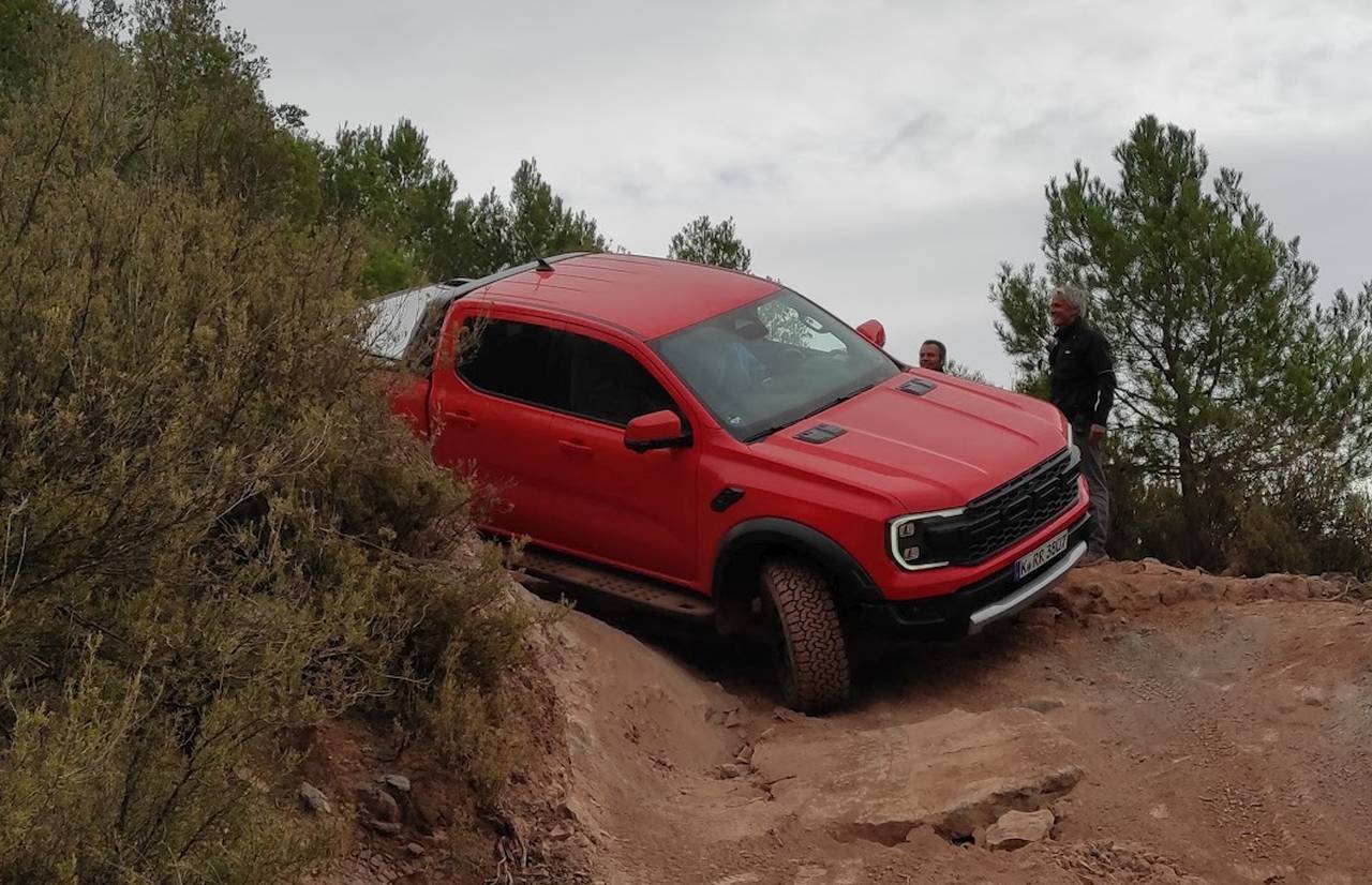 Test Ford Ranger Raptor - Un pick-up fără limite - Economica.net