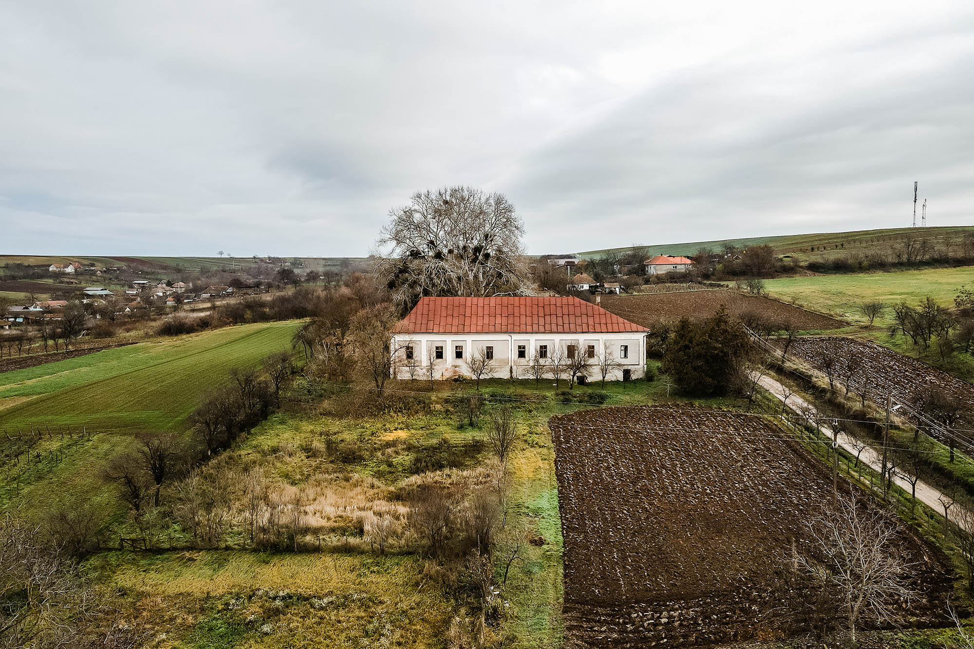 Conacul Bonis, unde a stat ascunsă coroana Ungariei, scos la vânzare ...