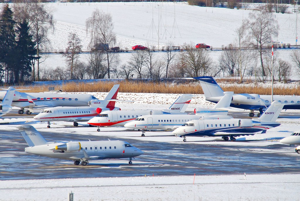 Greenpeace cere Comisiei Europene interzicerea zborurilor avioanelor ...