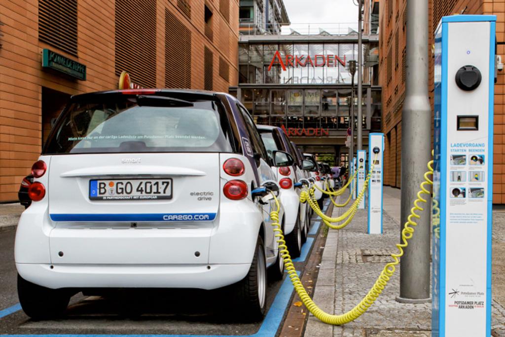 Ţara cu cele mai multe mașini electrice per capita schimbă foaia brutal ...