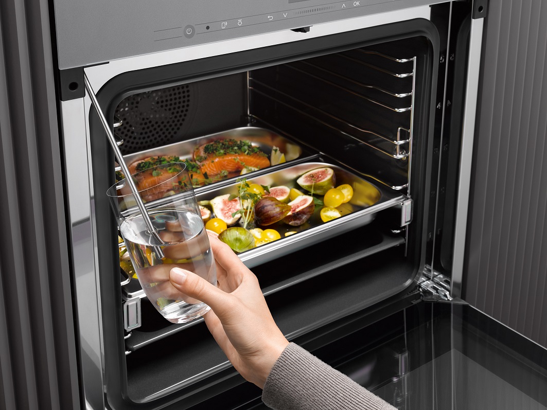 Miele lansează o nouă serie de cuptoare care îmbină gătirea ...