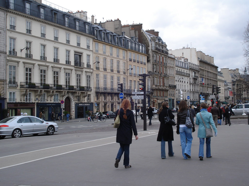 Situația economică dificilă îi determină pe o treime dintre francezi să ...