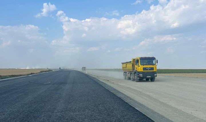 Autostrada Bucureștiului: A fost așternut primul strat de asfalt și pe ...