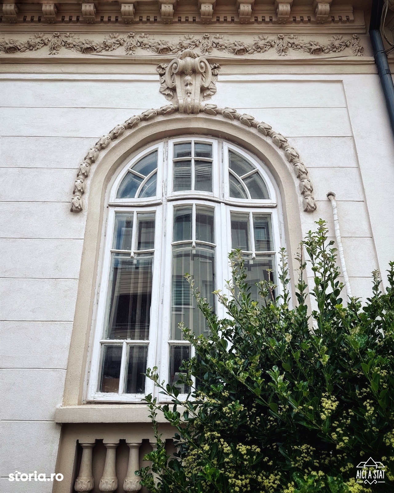 O casă monument istoric de secol XIX situată în centrul Capitalei este ...