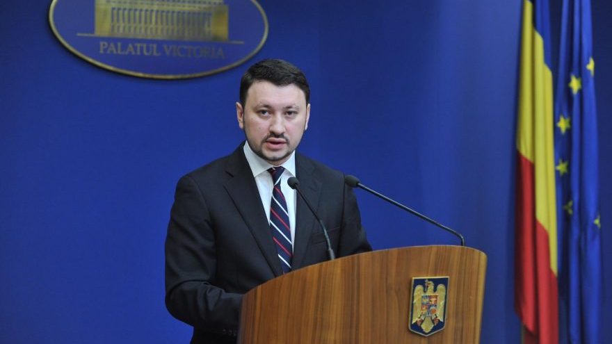 Fechet: Am eliberat exemplare de sturion în Dunăre. E o specie ...