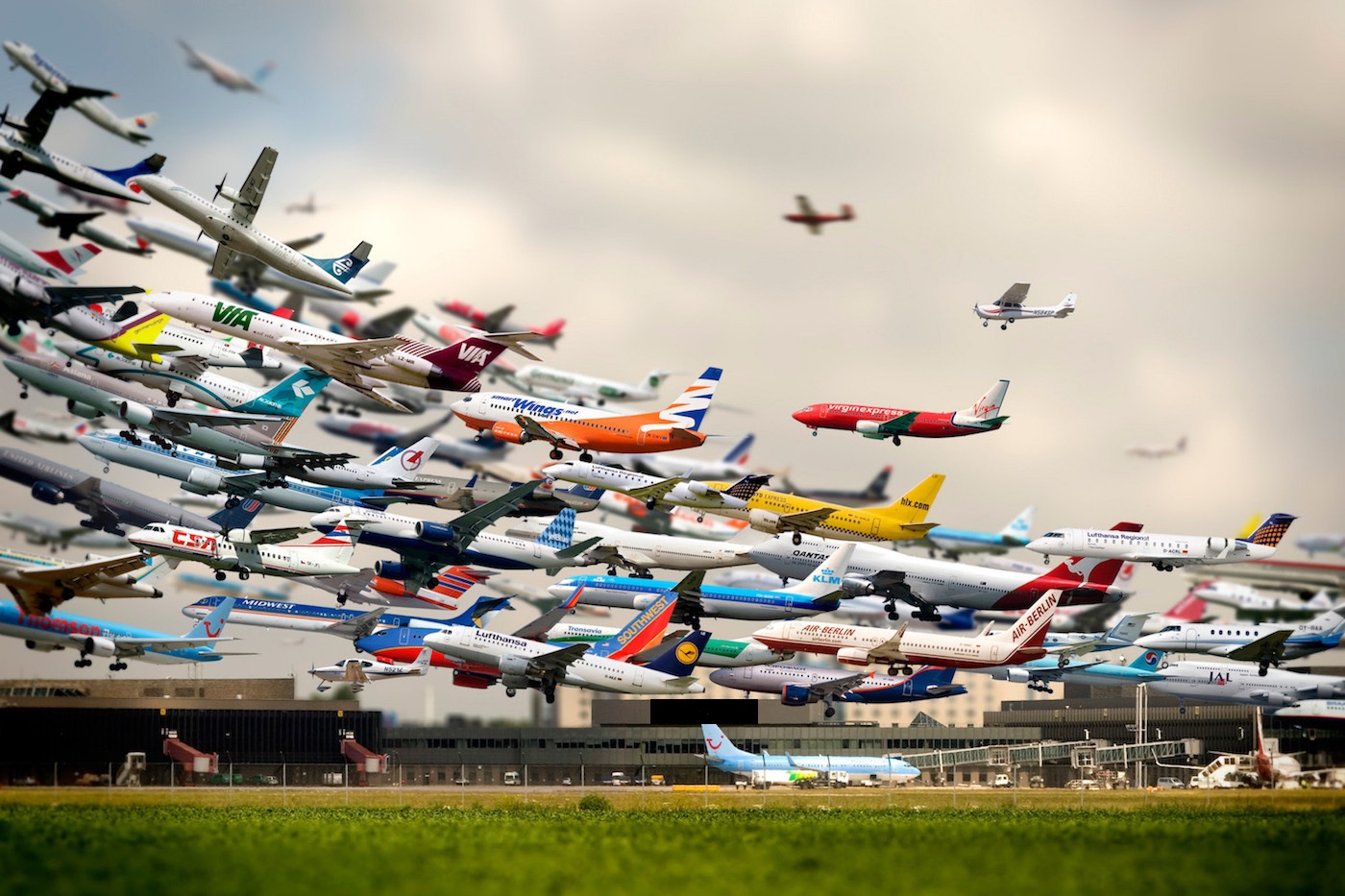 Record pe aeroporturile din Bucureşti. Cel mai mare număr de pasageri ...