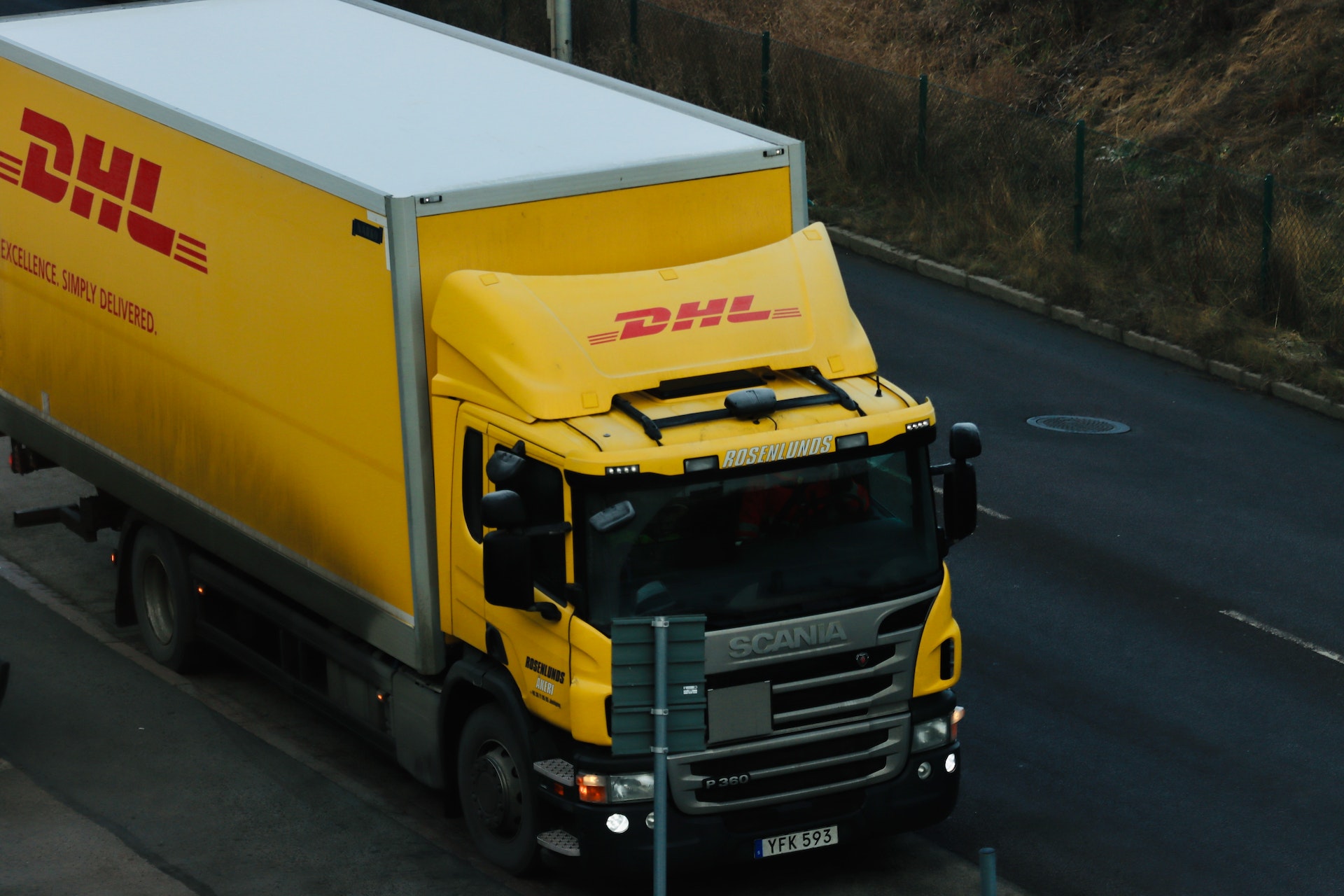 DHL Express anunță scumpirea tarifelor pentru anul 2024 în România ...